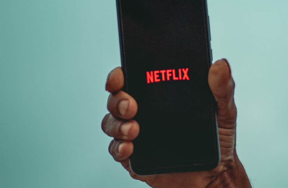 Netflix Adds ‘Play Something’ Feature to Mobile App