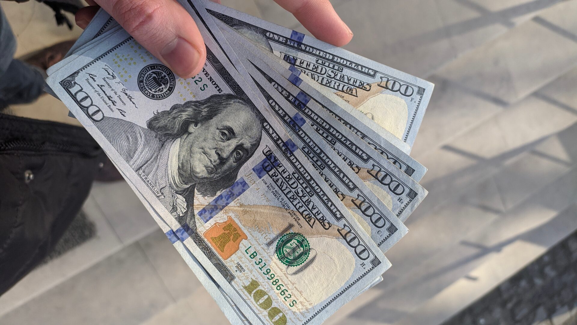 Is the US Dollar No Longer the World’s Leading Currency?